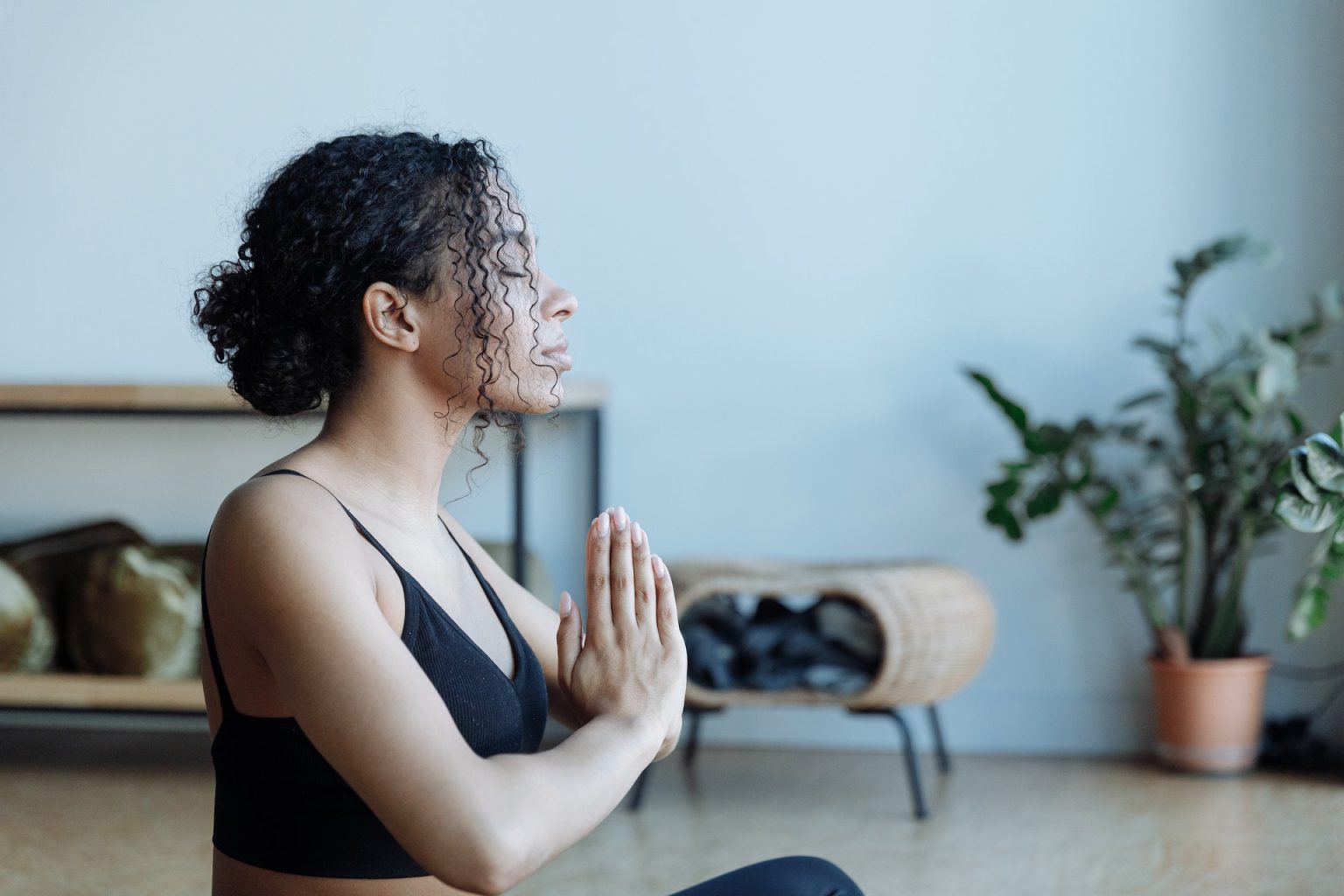What’s the Deal With Humming Meditation? Pros and Cons